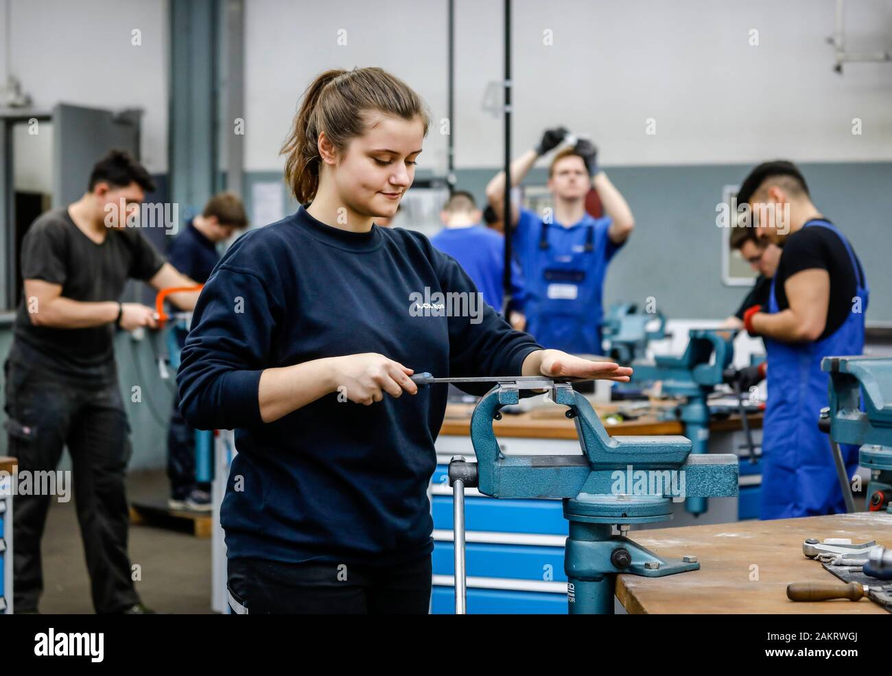 Frauen in männerberufen -Fotos und -Bildmaterial in hoher Auflösung – Alamy