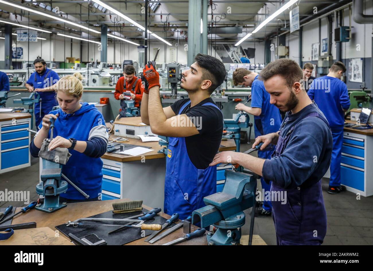 Frauen in männerberufen -Fotos und -Bildmaterial in hoher Auflösung – Alamy