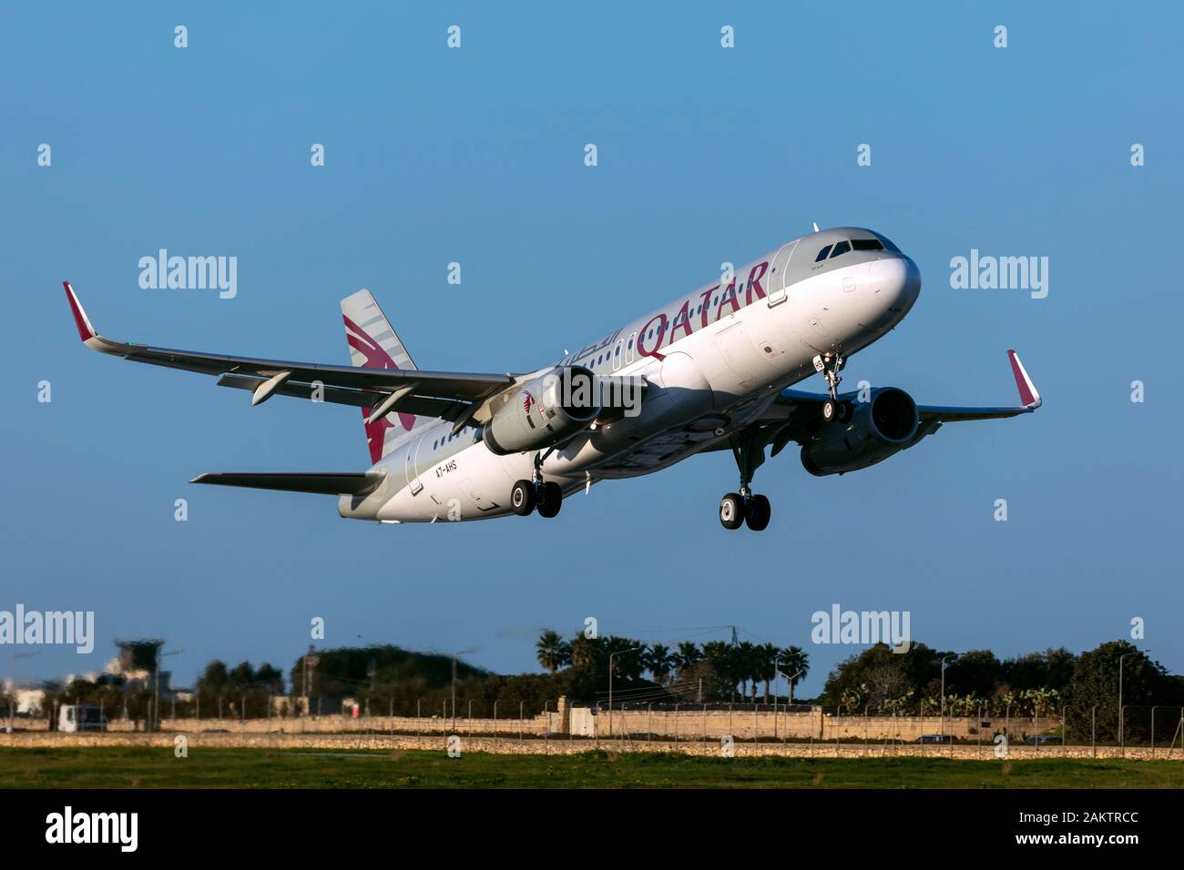 Qatar airbus a320 -Fotos und -Bildmaterial in hoher Auflösung – Alamy