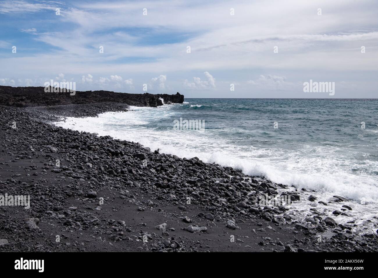 Black lava sand beach -Fotos und -Bildmaterial in hoher Auflösung – Alamy