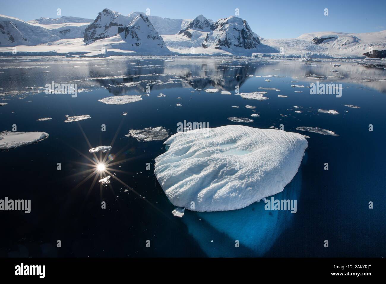 Himmel Spiegelt Sich Im Eis Stockfotos und -bilder Kaufen - Alamy