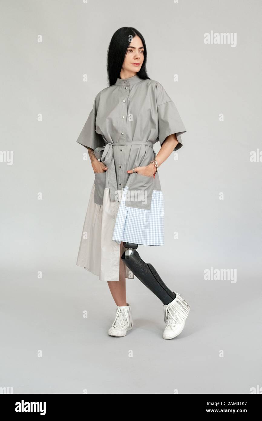 One Leg Amputee Girl Fotos Und Bildmaterial In Hoher Auflösung Alamy