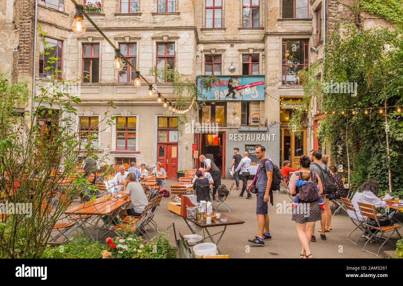 Ballhaus berlin -Fotos und -Bildmaterial in hoher Auflösung – Alamy