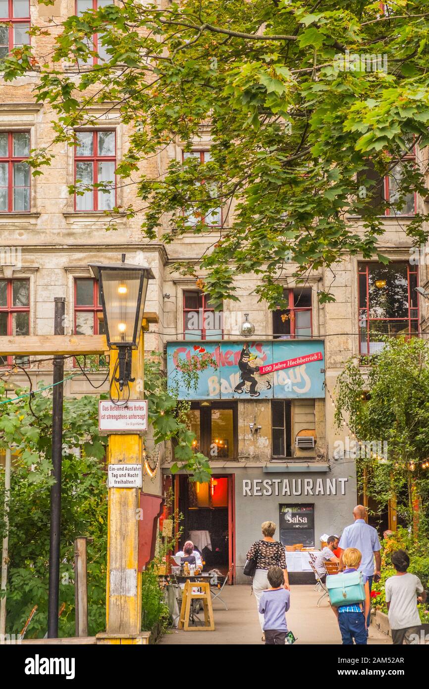 Ballhaus berlin -Fotos und -Bildmaterial in hoher Auflösung – Alamy
