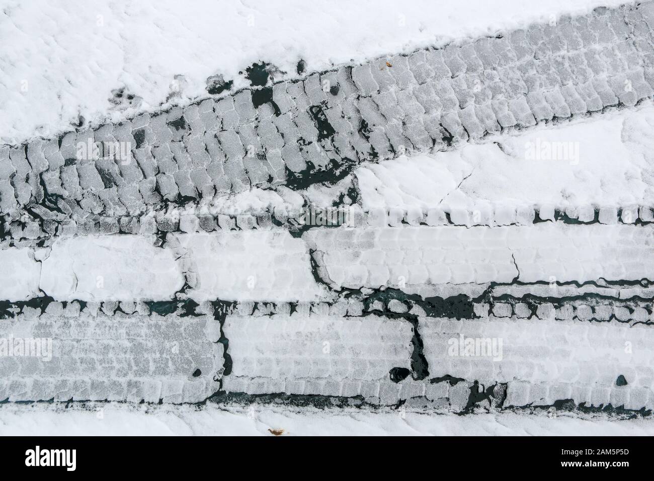 Spuren von auto -Fotos und -Bildmaterial in hoher Auflösung – Alamy