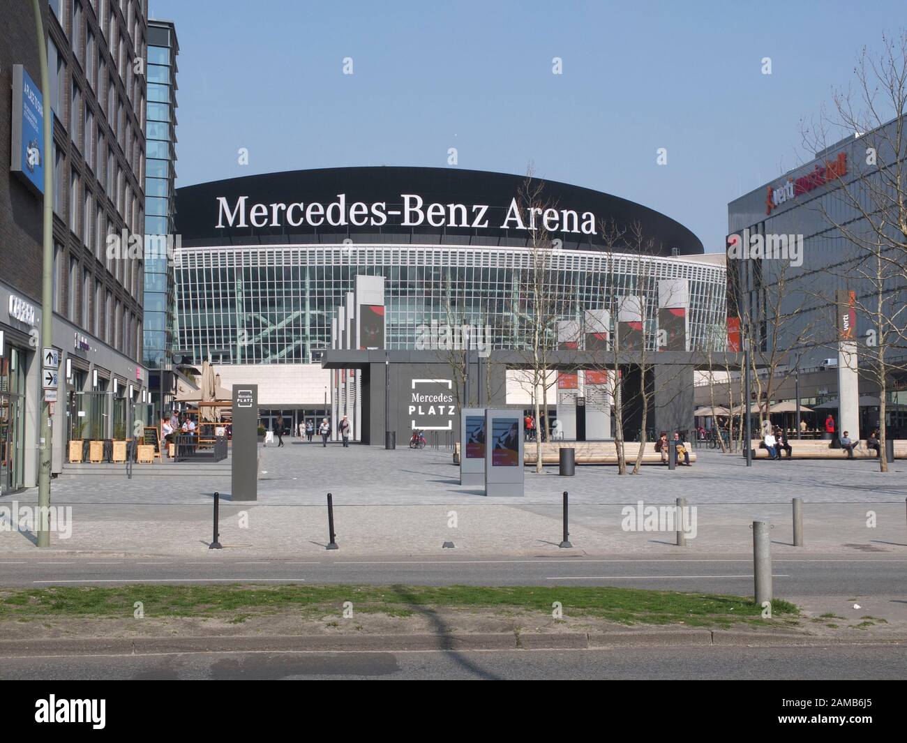 Mercedes benz arena berlin -Fotos und -Bildmaterial in hoher Auflösung ...