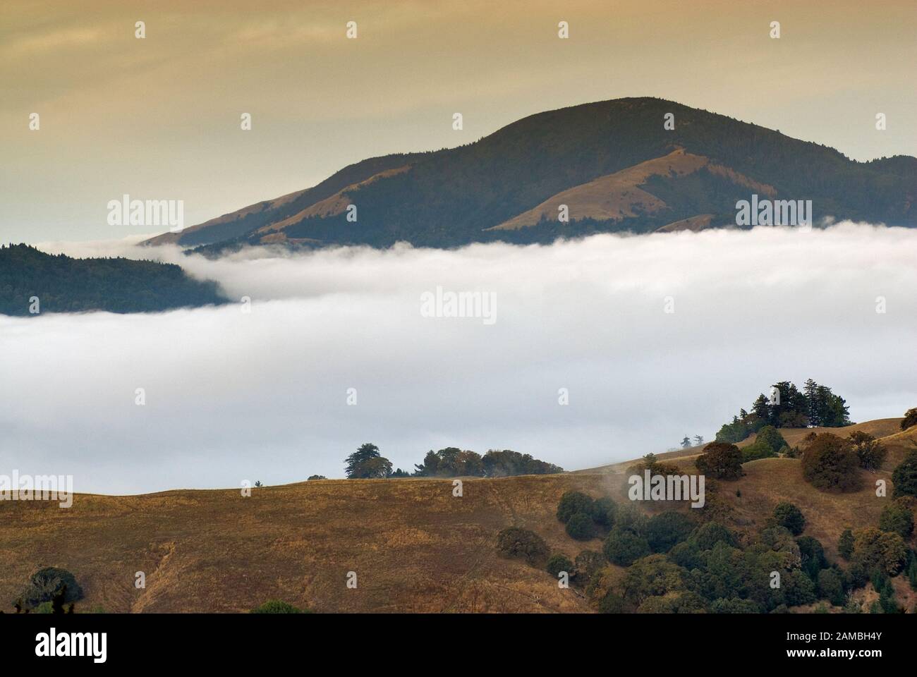 Wolke und Nebel Stockfotos und -bilder Kaufen - Alamy
