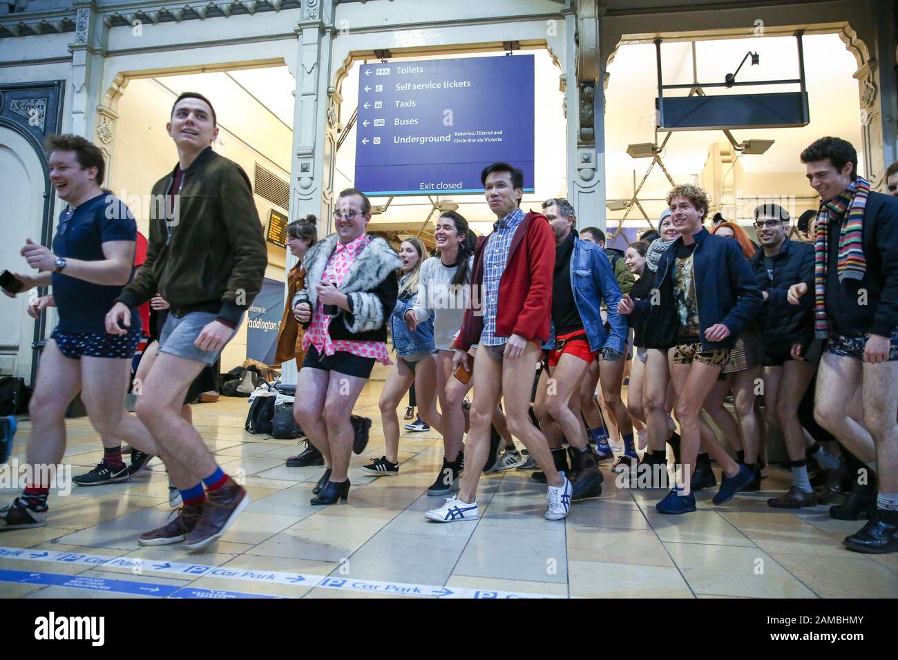 London Underground, London, Großbritannien. Januar 2020. Die Leute ...