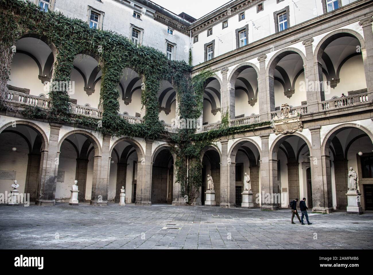Bibliothek der universität von neapel -Fotos und -Bildmaterial in hoher ...