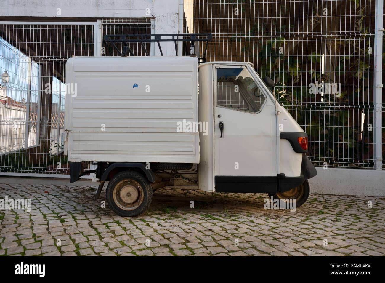 Piaggio ape van -Fotos und -Bildmaterial in hoher Auflösung – Alamy