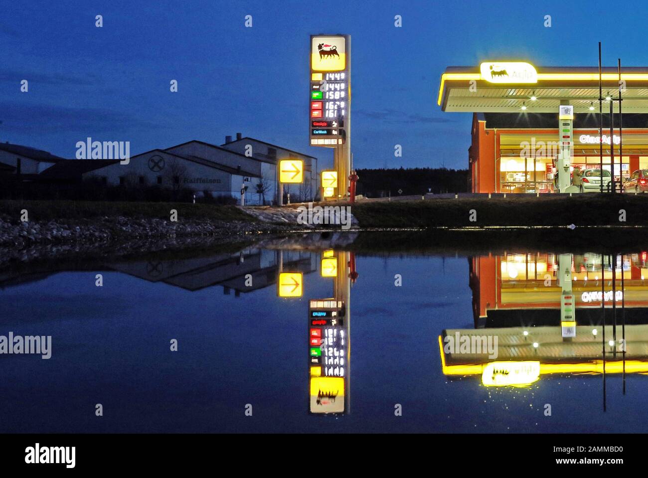 Automatisierte tankstelle -Fotos und -Bildmaterial in hoher Auflösung ...