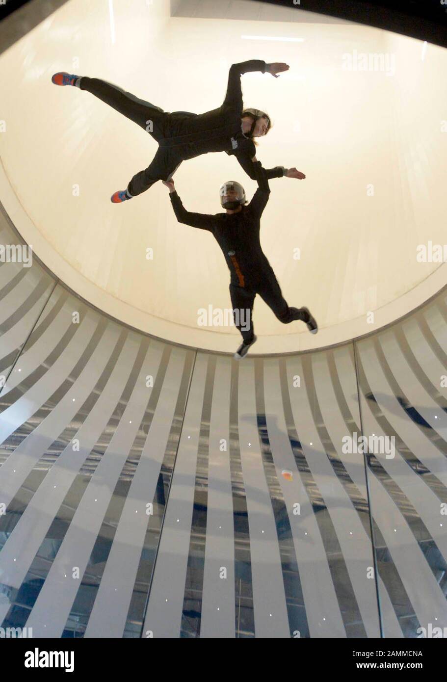 Bodyflying in der Freizeitanlage "Jochen-Schweizer-Arena München" bei Taufkirchen ...