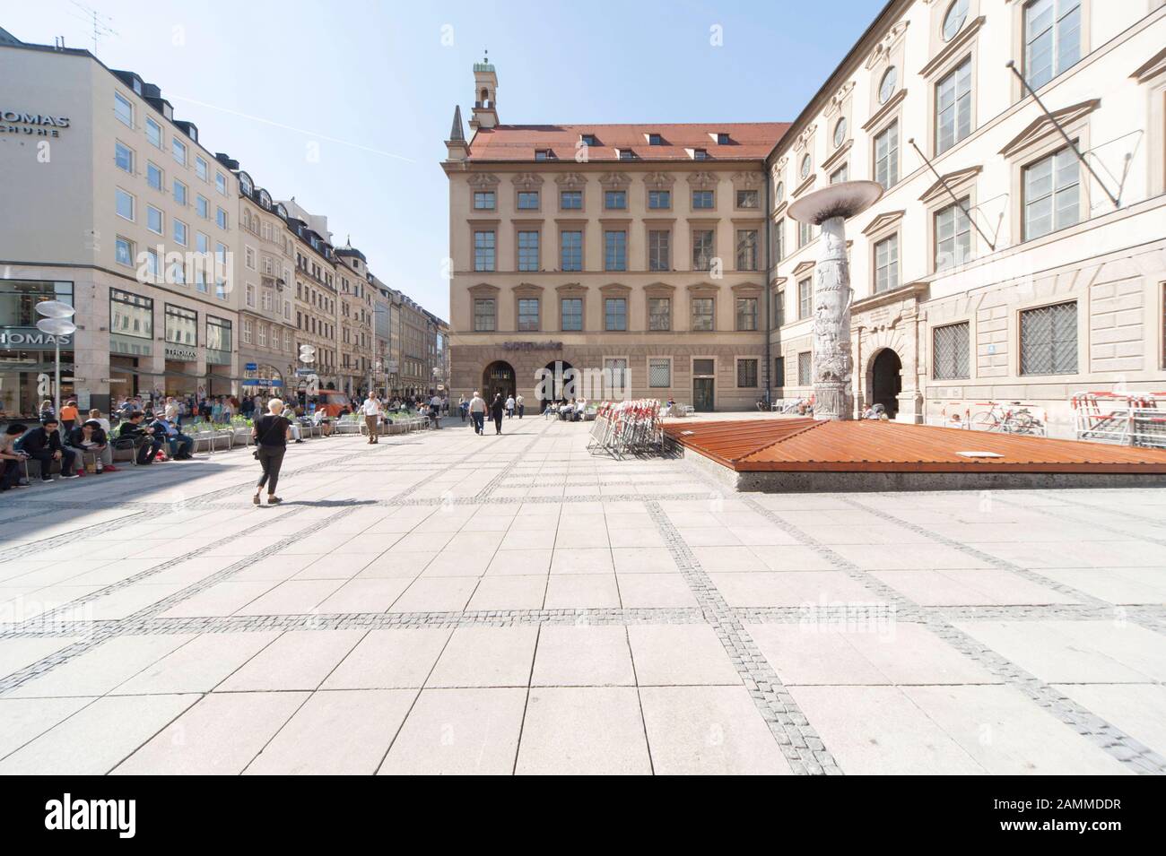 Gebäude der Alten Akademie, ehemaliger Sitz des Jesuitenkollegs, in der ...