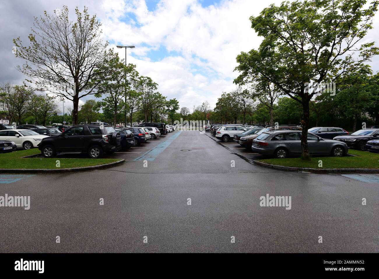 Park-and-Ride-Platz an der U-Bahn-Station Michaelibad in Berg am Laim ...