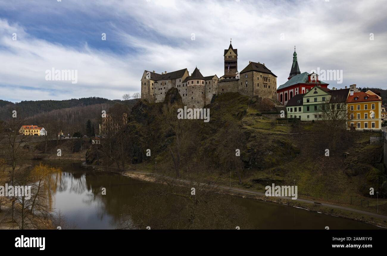 Loket elbogen -Fotos und -Bildmaterial in hoher Auflösung – Alamy