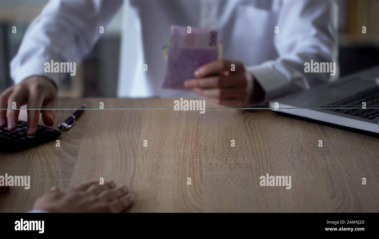 Bank worker -Fotos und -Bildmaterial in hoher Auflösung – Alamy