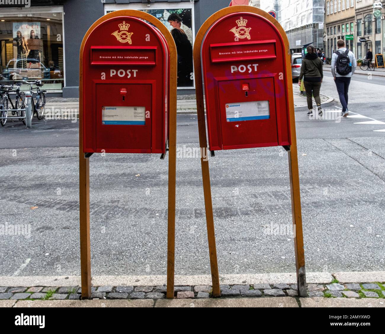 Zwei Post It Stockfotos und -bilder Kaufen - Alamy