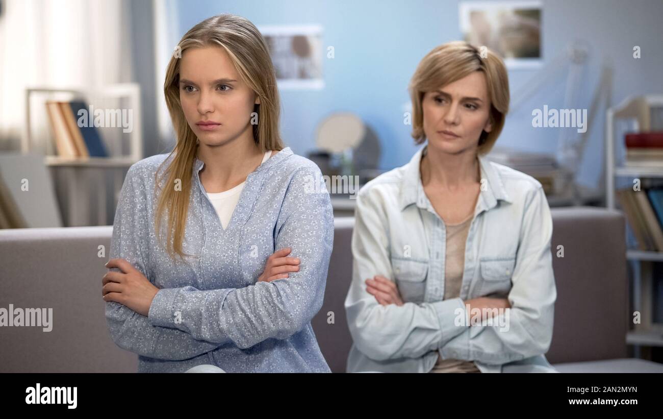 Teenager tochter und mutter streiten -Fotos und -Bildmaterial in hoher ...