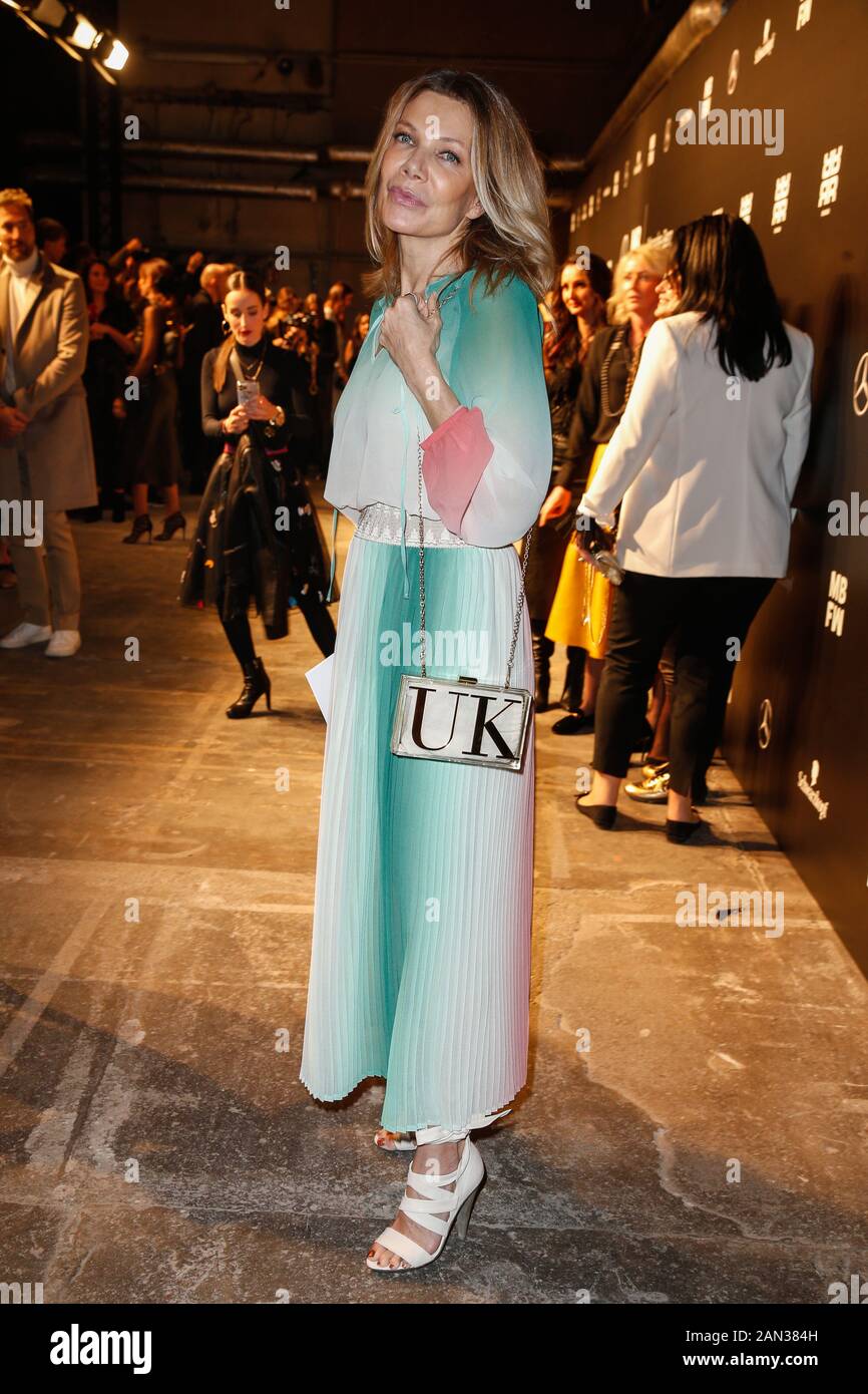 Ursula karven -Fotos und -Bildmaterial in hoher Auflösung - Seite 3 - Alamy