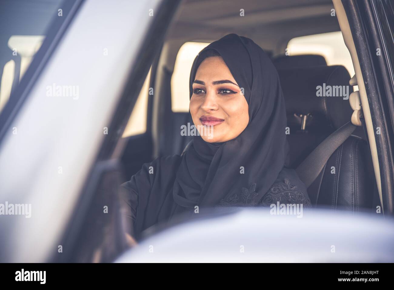 Schwarze Abaya Tragen Stockfotos und -bilder Kaufen - Alamy