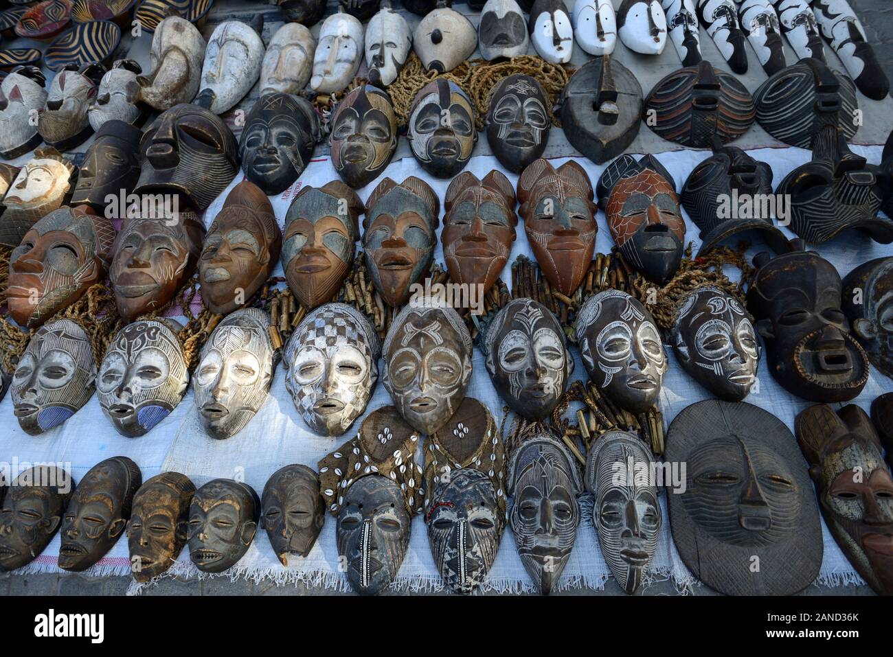 Stammes gesichtsmasken -Fotos und -Bildmaterial in hoher Auflösung – Alamy