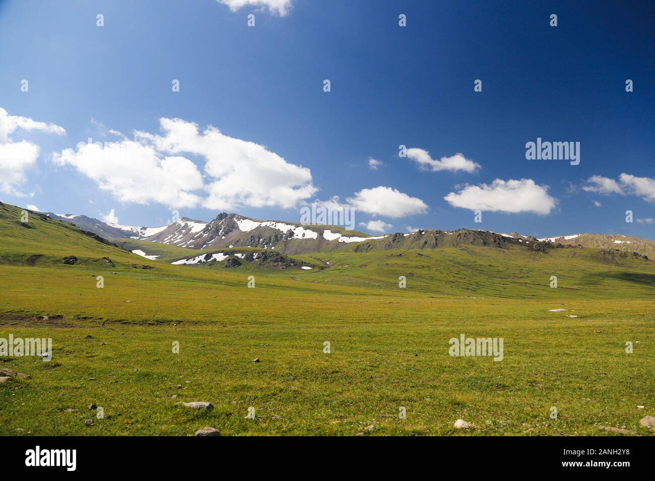 Tian shan mountains -Fotos und -Bildmaterial in hoher Auflösung – Alamy