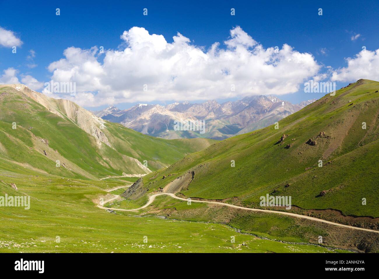 Tian shan mountains -Fotos und -Bildmaterial in hoher Auflösung – Alamy
