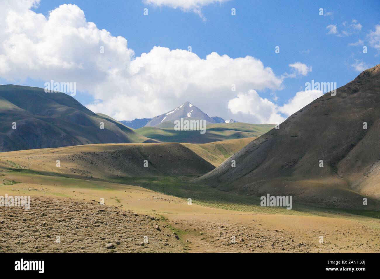 Tian shan mountains -Fotos und -Bildmaterial in hoher Auflösung – Alamy