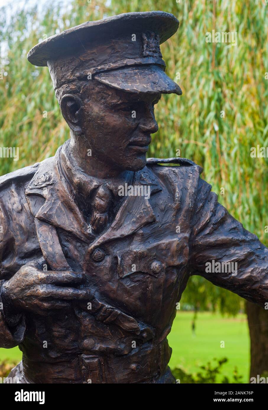 Wilfred owen statue -Fotos und -Bildmaterial in hoher Auflösung – Alamy
