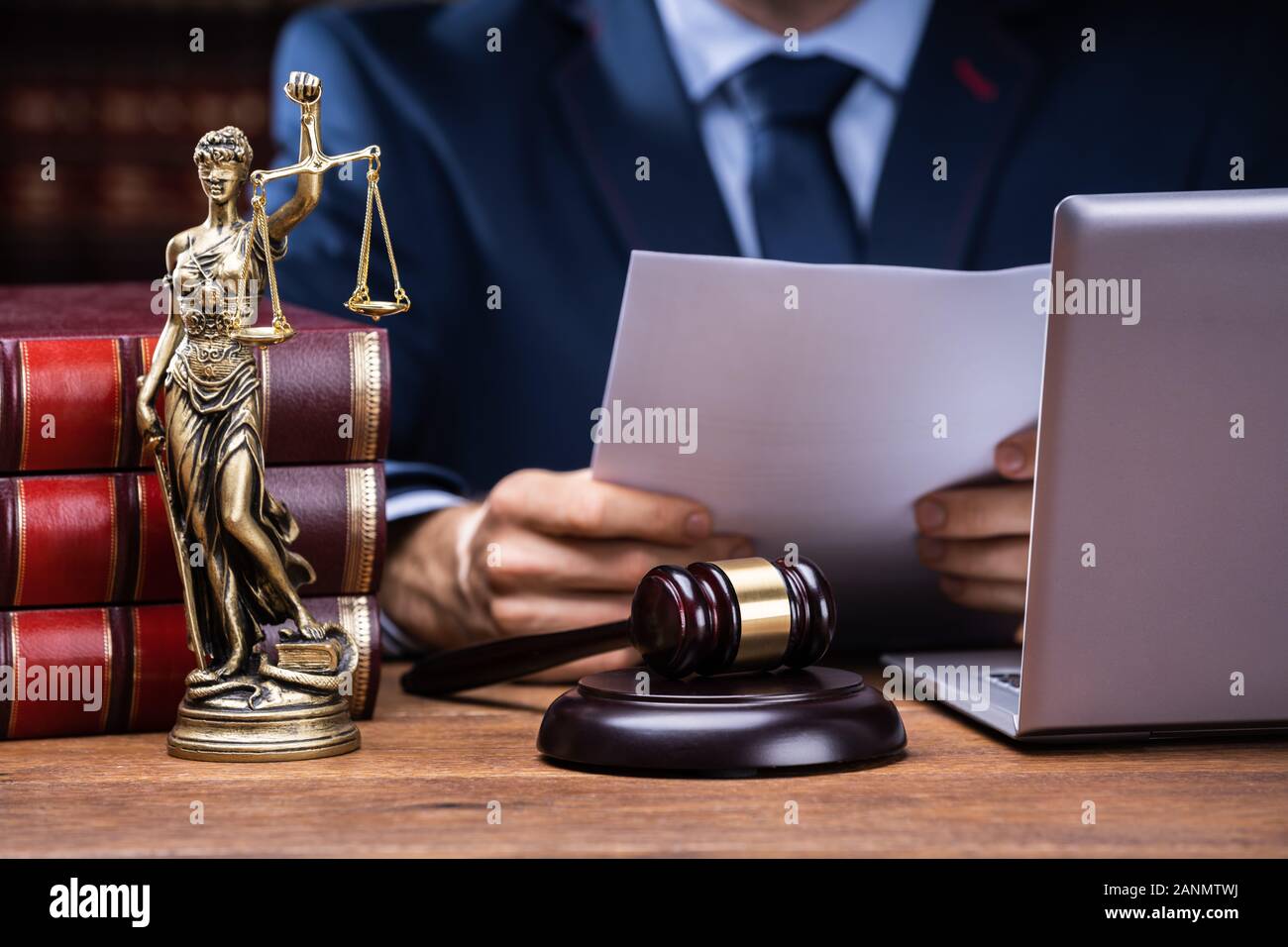 Anwalt Am Schreibtisch Stockfotos und -bilder Kaufen - Alamy