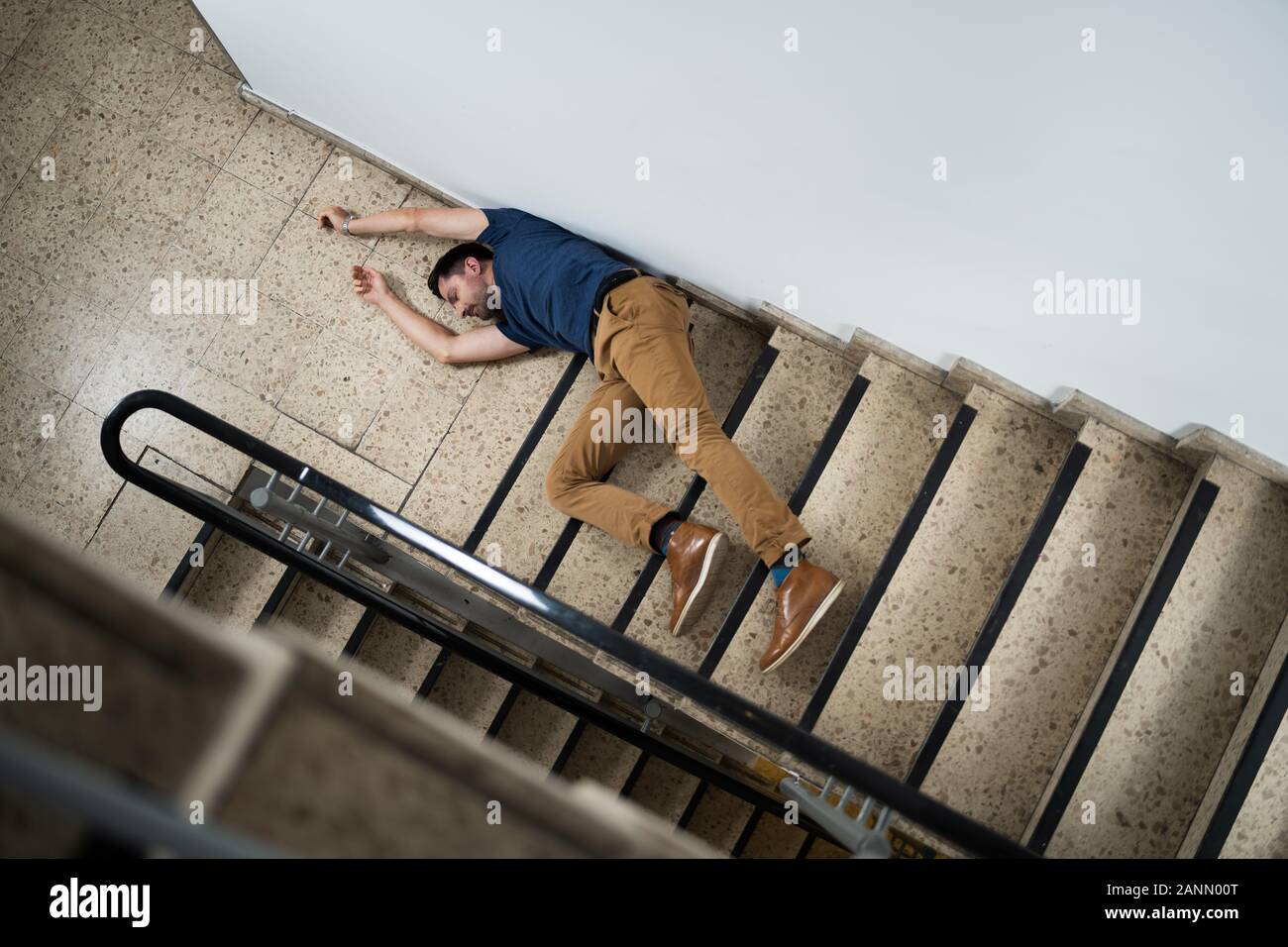 Die Treppen Herunterfallen Stockfotos und -bilder Kaufen - Alamy