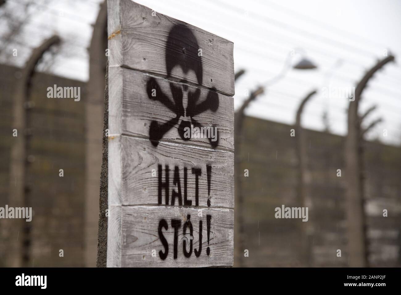 Touristenattraktionsschild des nazi konzentrationslagers -Fotos und ...