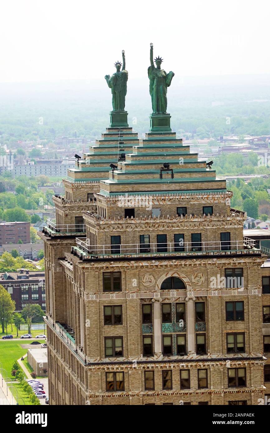 Statue liberty twin in new -Fotos und -Bildmaterial in hoher Auflösung ...