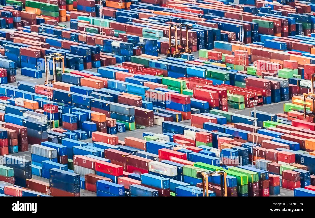 Shipping containers -Fotos und -Bildmaterial in hoher Auflösung – Alamy