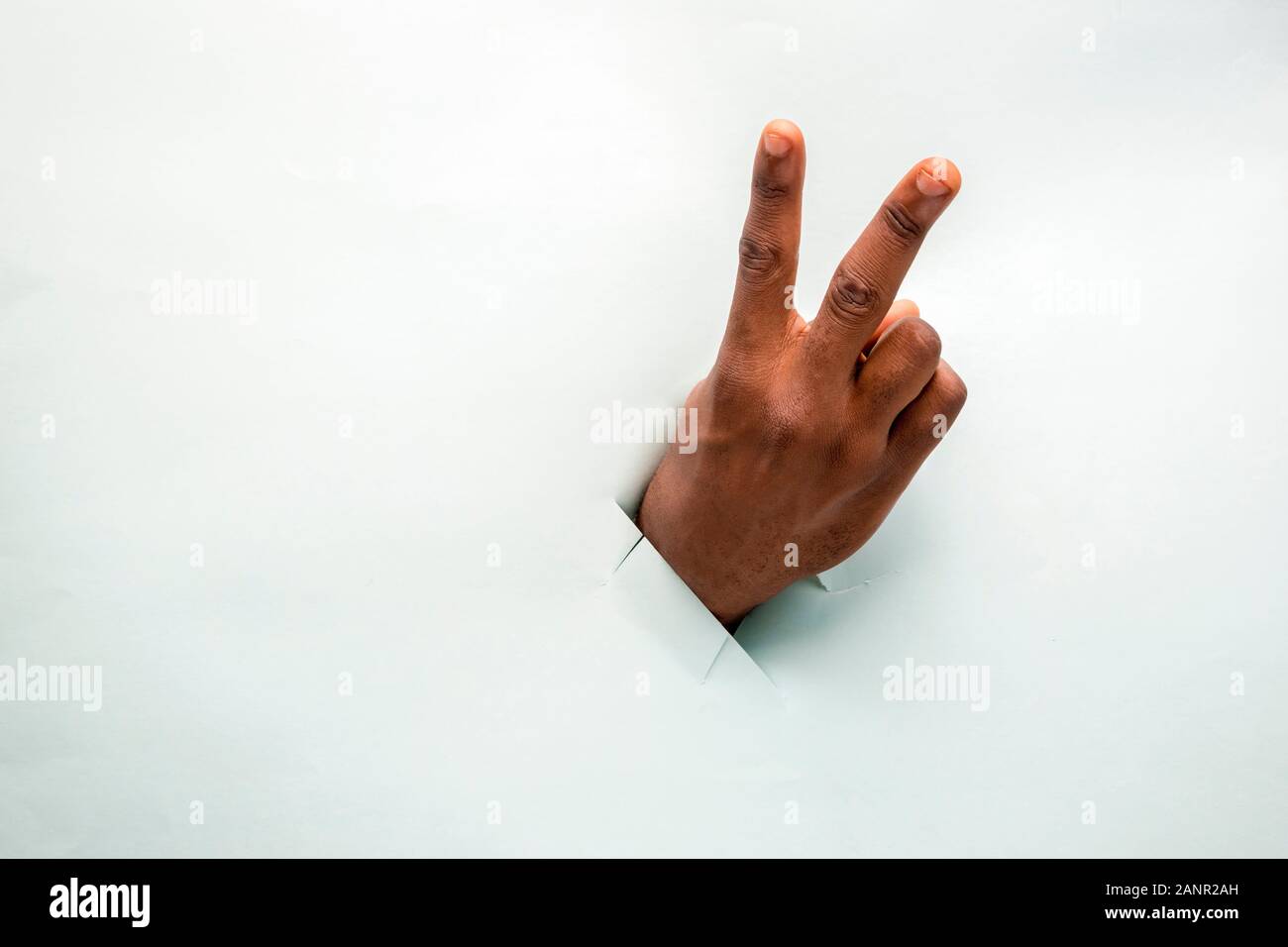 Finger hole -Fotos und -Bildmaterial in hoher Auflösung – Alamy