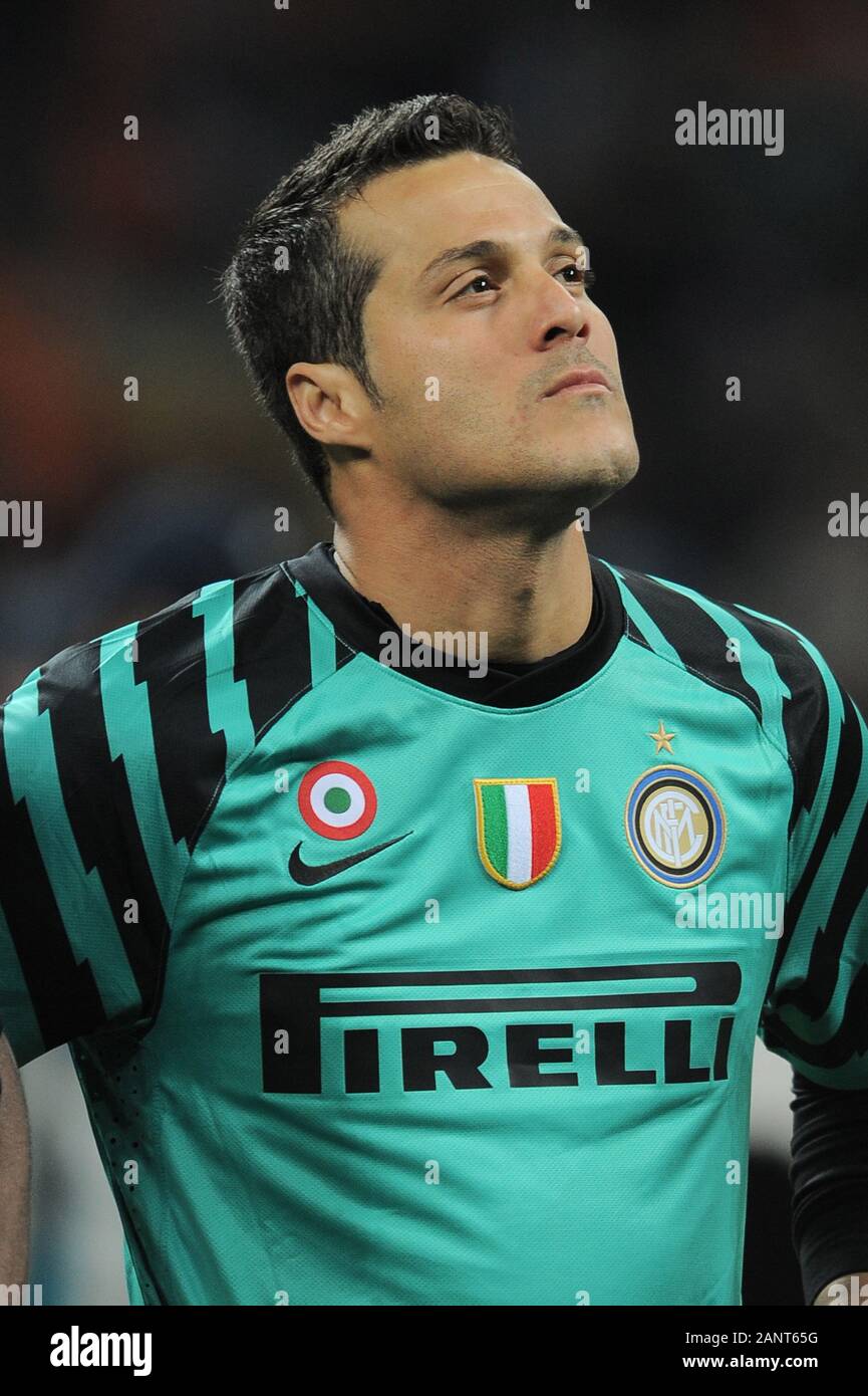 Inter milan goalkeeper julio cesar -Fotos und -Bildmaterial in hoher ...