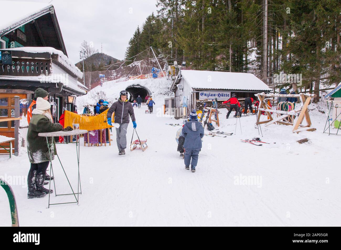 Rodeln zauberg semmering skigebiet -Fotos und -Bildmaterial in hoher ...