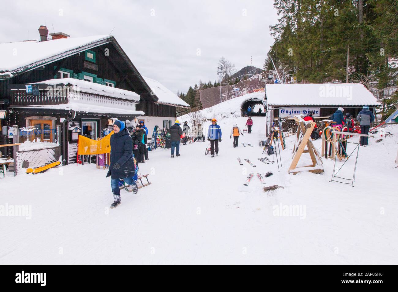Rodeln zauberg semmering skigebiet -Fotos und -Bildmaterial in hoher ...