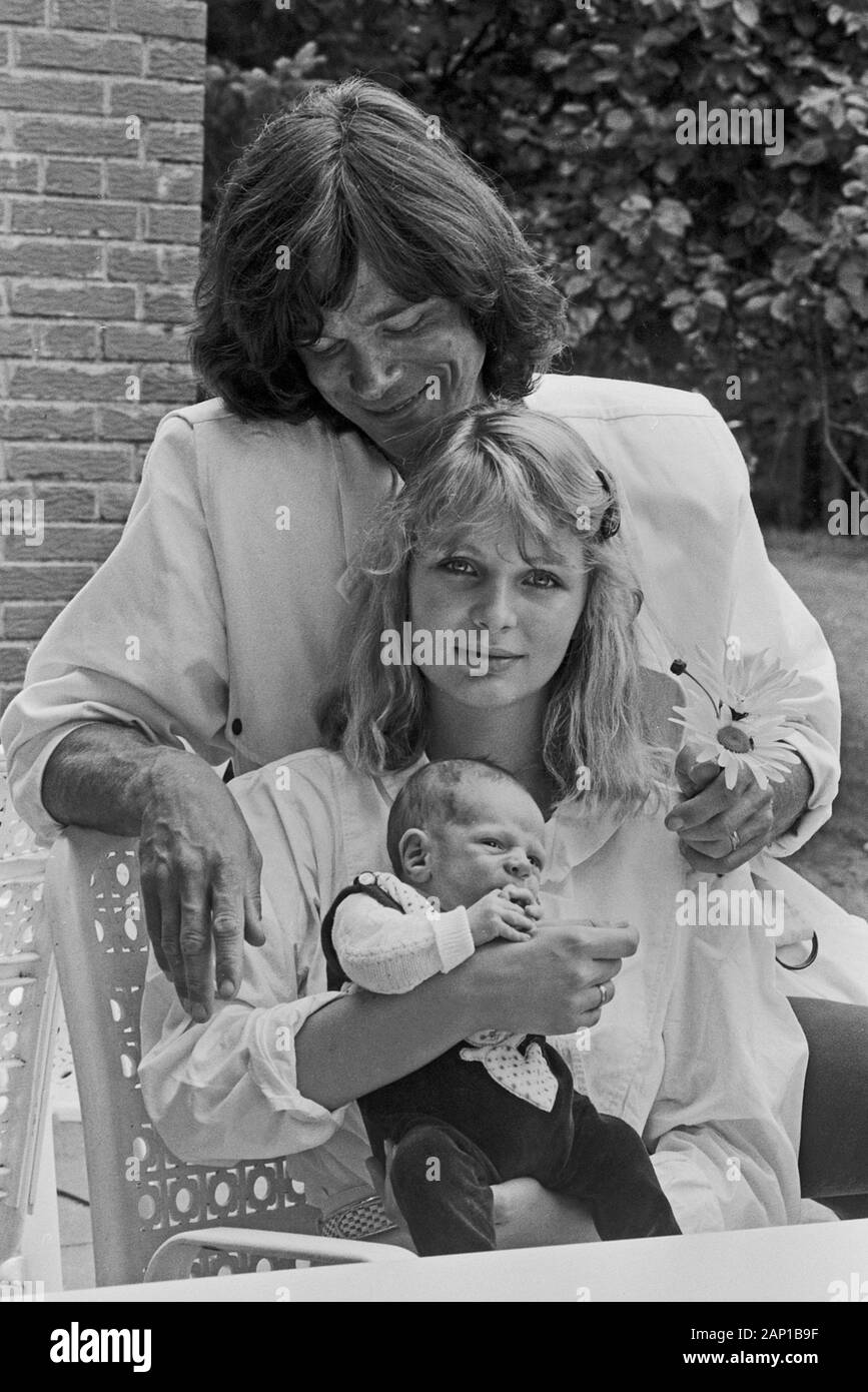 Jürgen Drews, deutscher Schlagersänger, mit Ehefrau Corinna und Baby ...