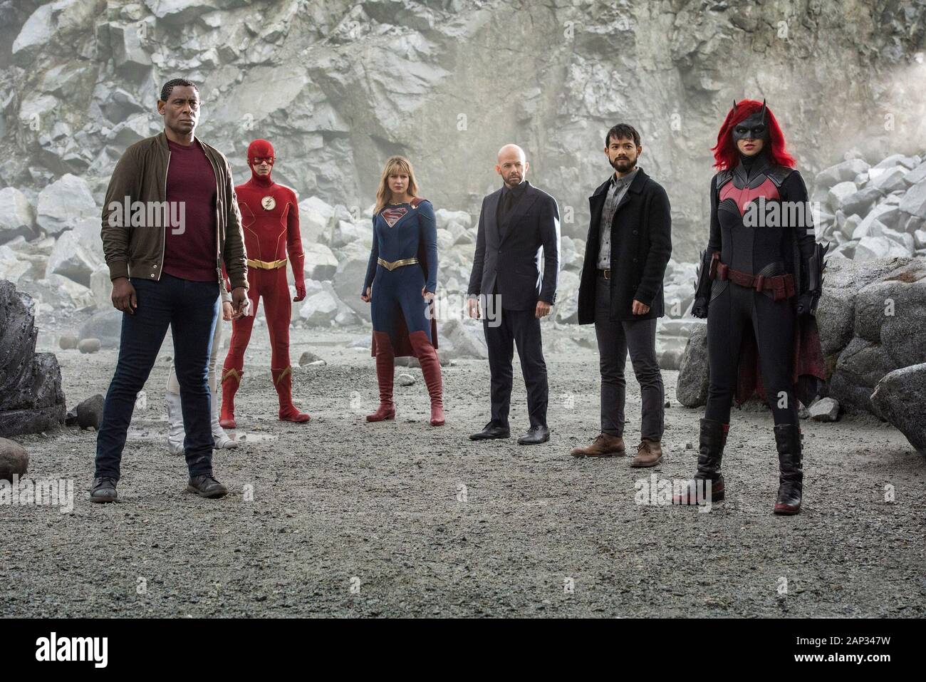 Pfeil von links: David Harewood, Grant Gustin, Melissa Benoist, Jon ...