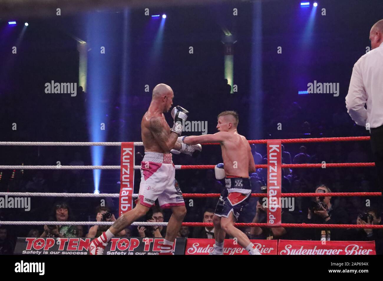 Roberto arriaza -Fotos und -Bildmaterial in hoher Auflösung – Alamy