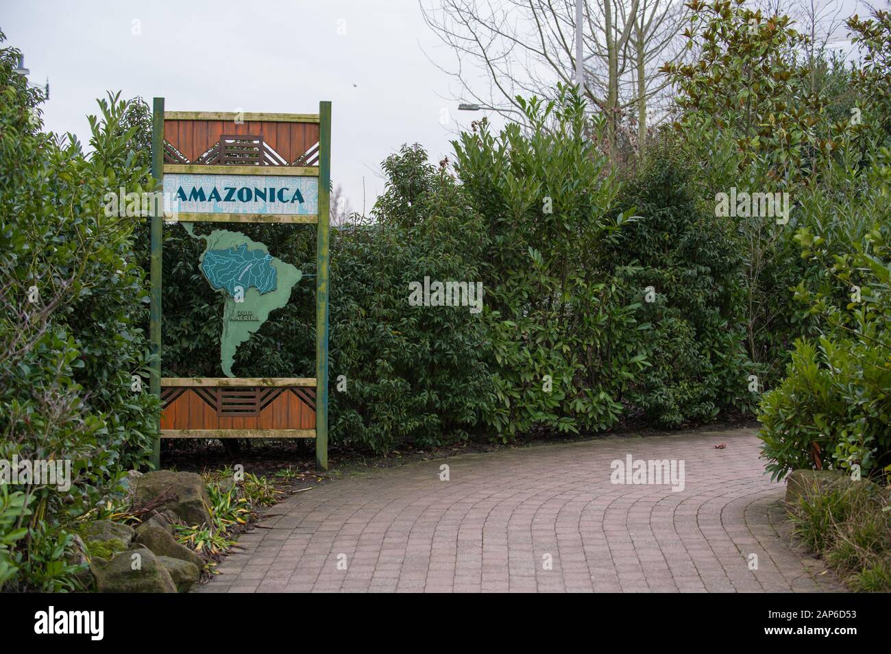 Amazonica-Schild mit der Angabe des Amazonas-Gebiets im Zoo von ... Amazonica-Schild mit der Angabe des Amazonas-Gebiets im Zoo von ...