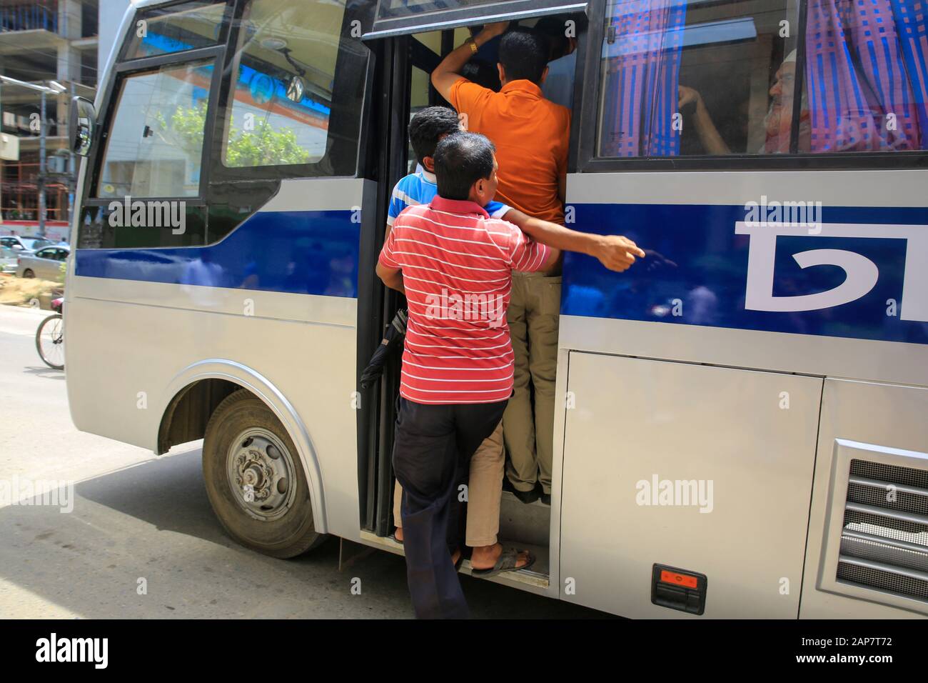 Dhaka chaka bus -Fotos und -Bildmaterial in hoher Auflösung – Alamy