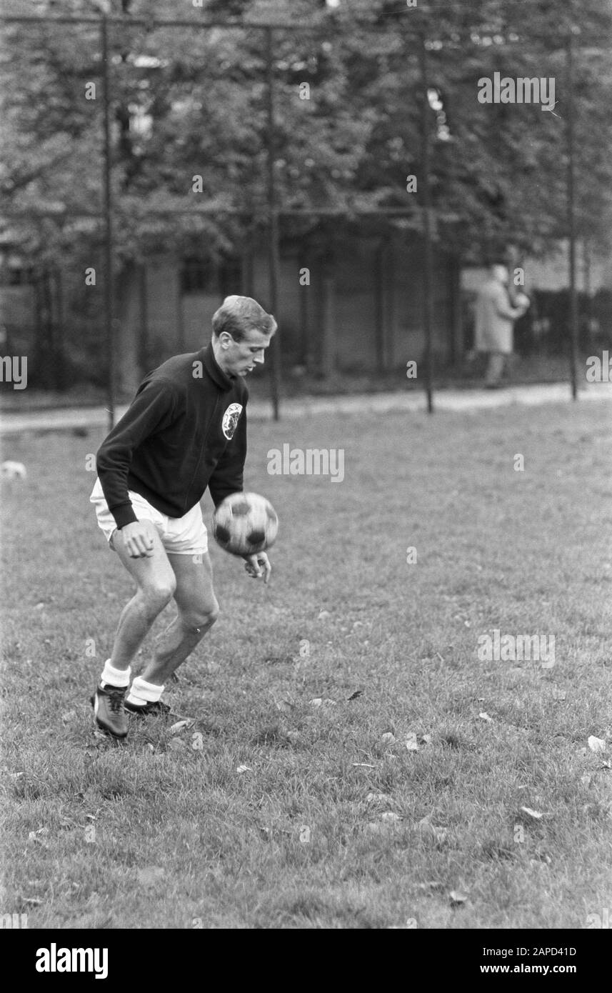 Ajax spieler klaas nuninga -Fotos und -Bildmaterial in hoher Auflösung ...