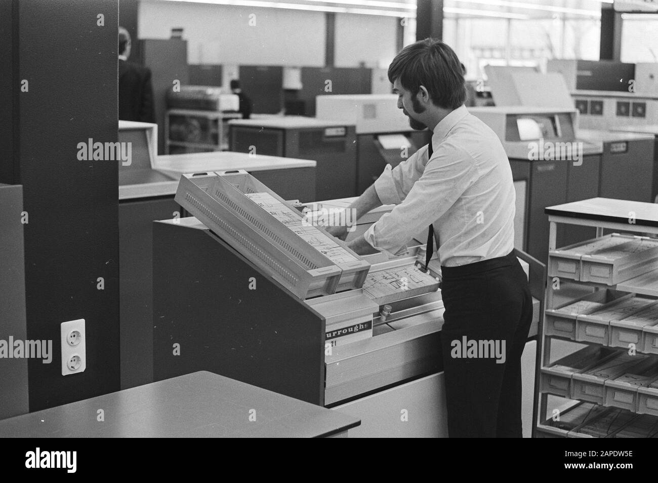 Lochkarten verarbeiten -Fotos und -Bildmaterial in hoher Auflösung – Alamy