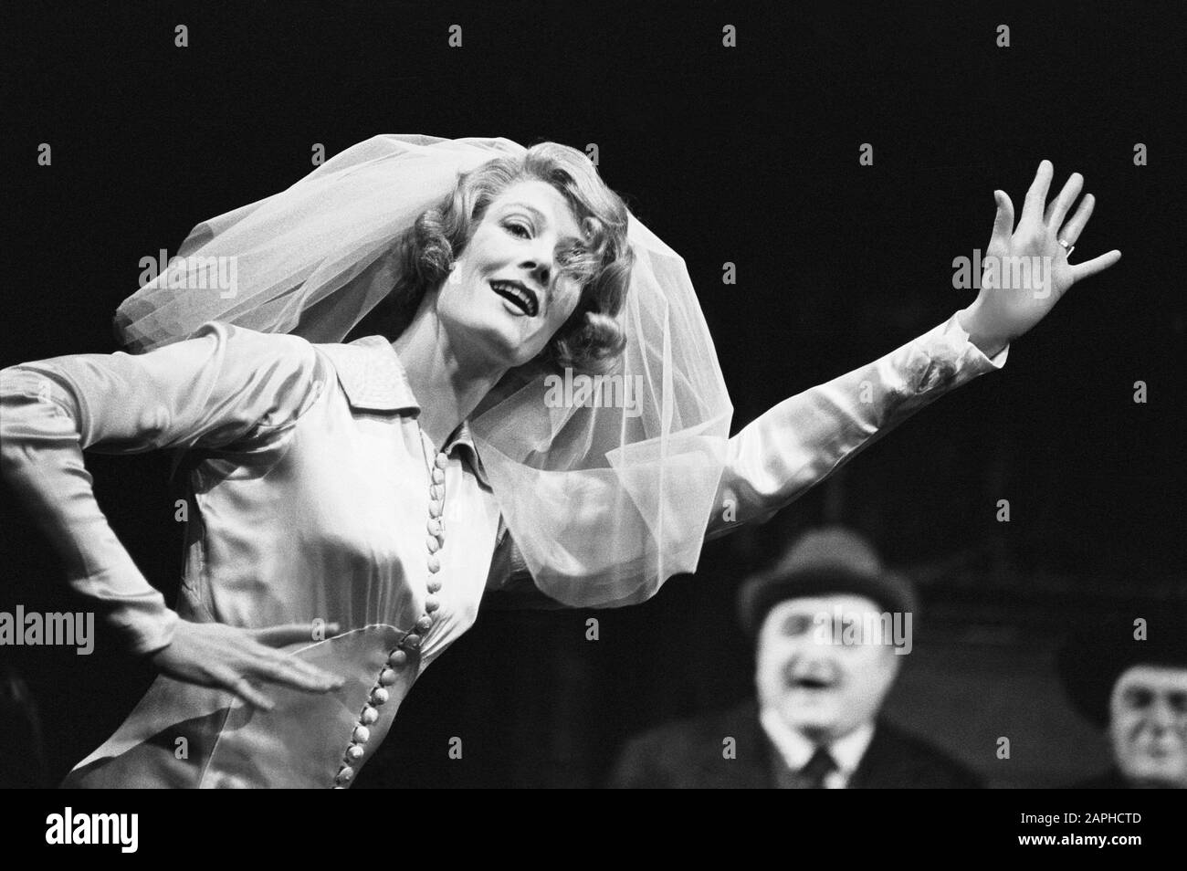 Vanessa Redgrave als Polly Peachum in DER THREEPENNY OPERA von Bertollt ...