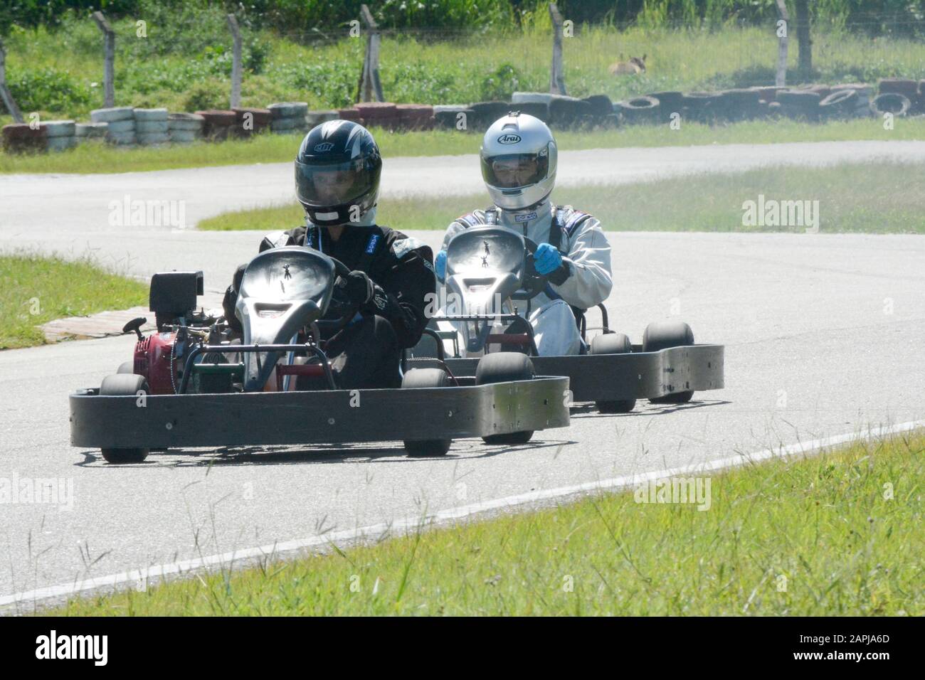 Fahrer in einem go kart -Fotos und -Bildmaterial in hoher Auflösung – Alamy