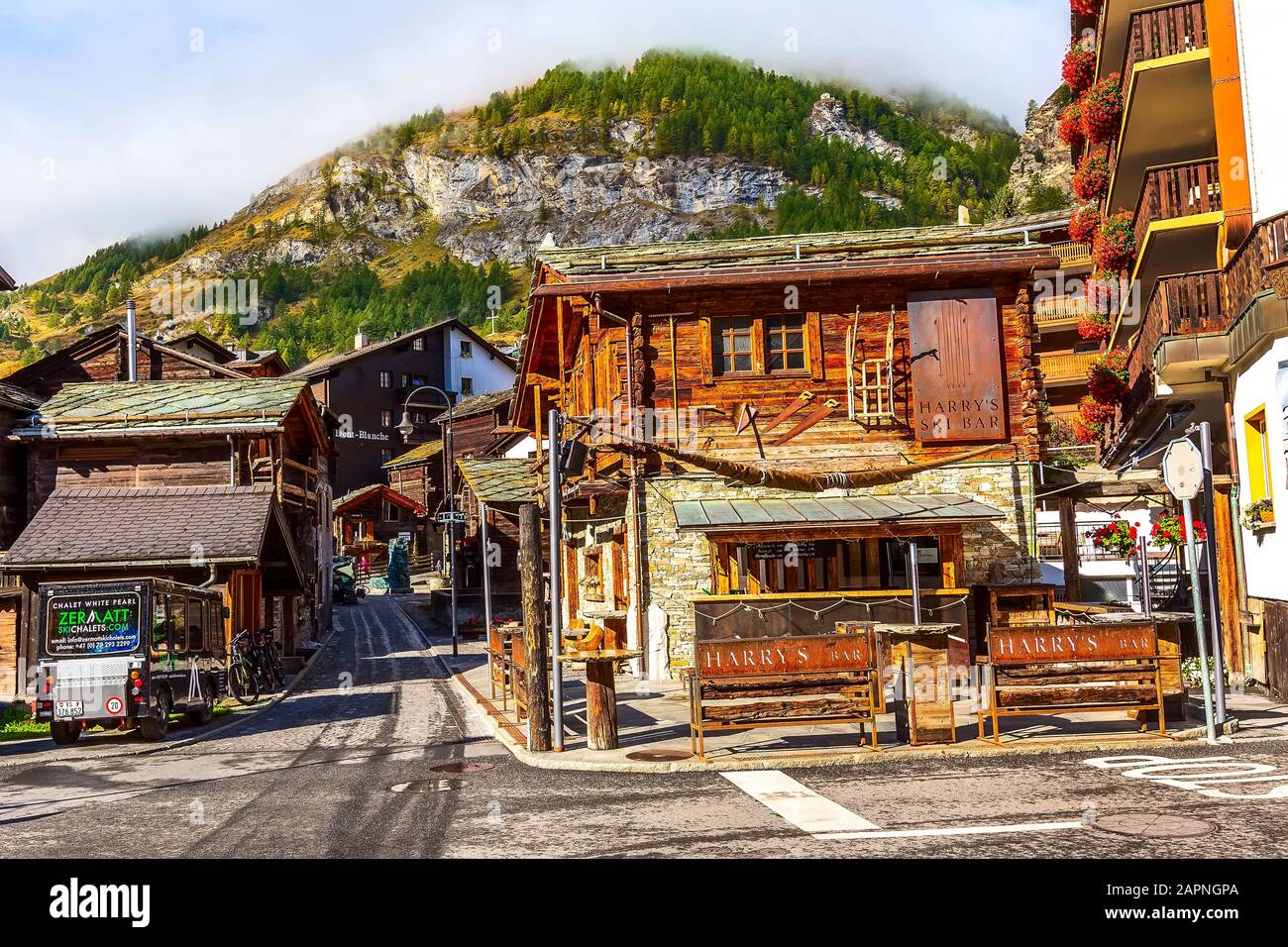 Zermatt downtown town -Fotos und -Bildmaterial in hoher Auflösung – Alamy