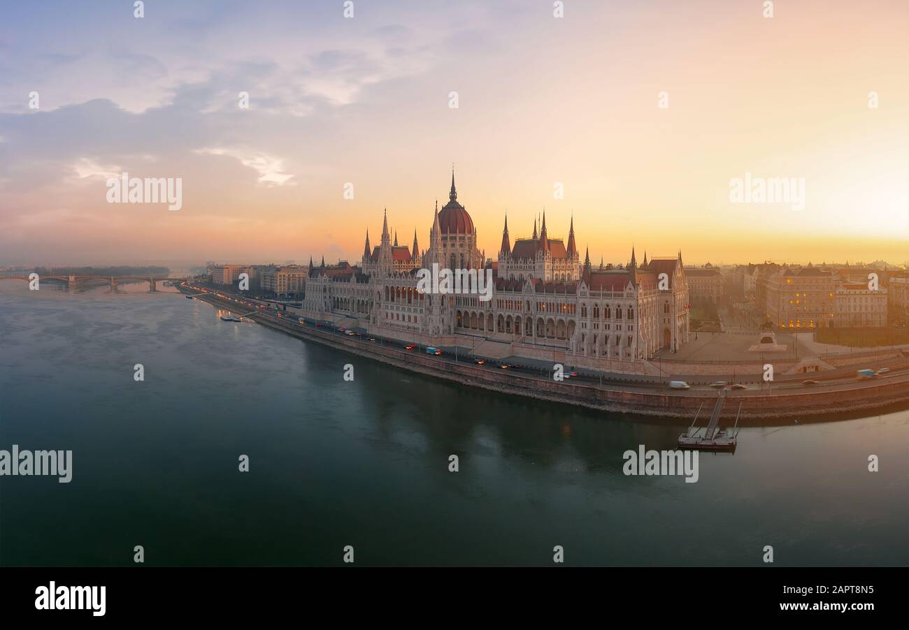 Europa Ungarn Budapesr Stadtbild. Parlimanet gebaut. Donau-Fluss ...