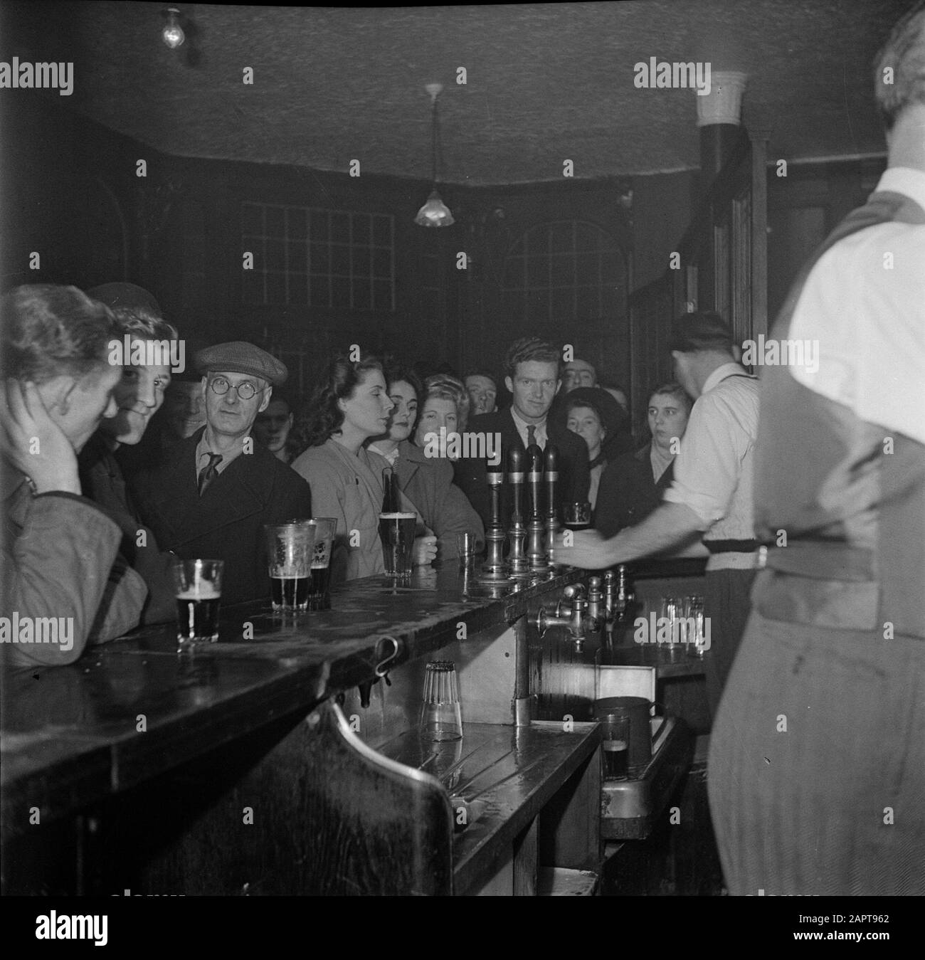 London pub 1930s -Fotos und -Bildmaterial in hoher Auflösung – Alamy